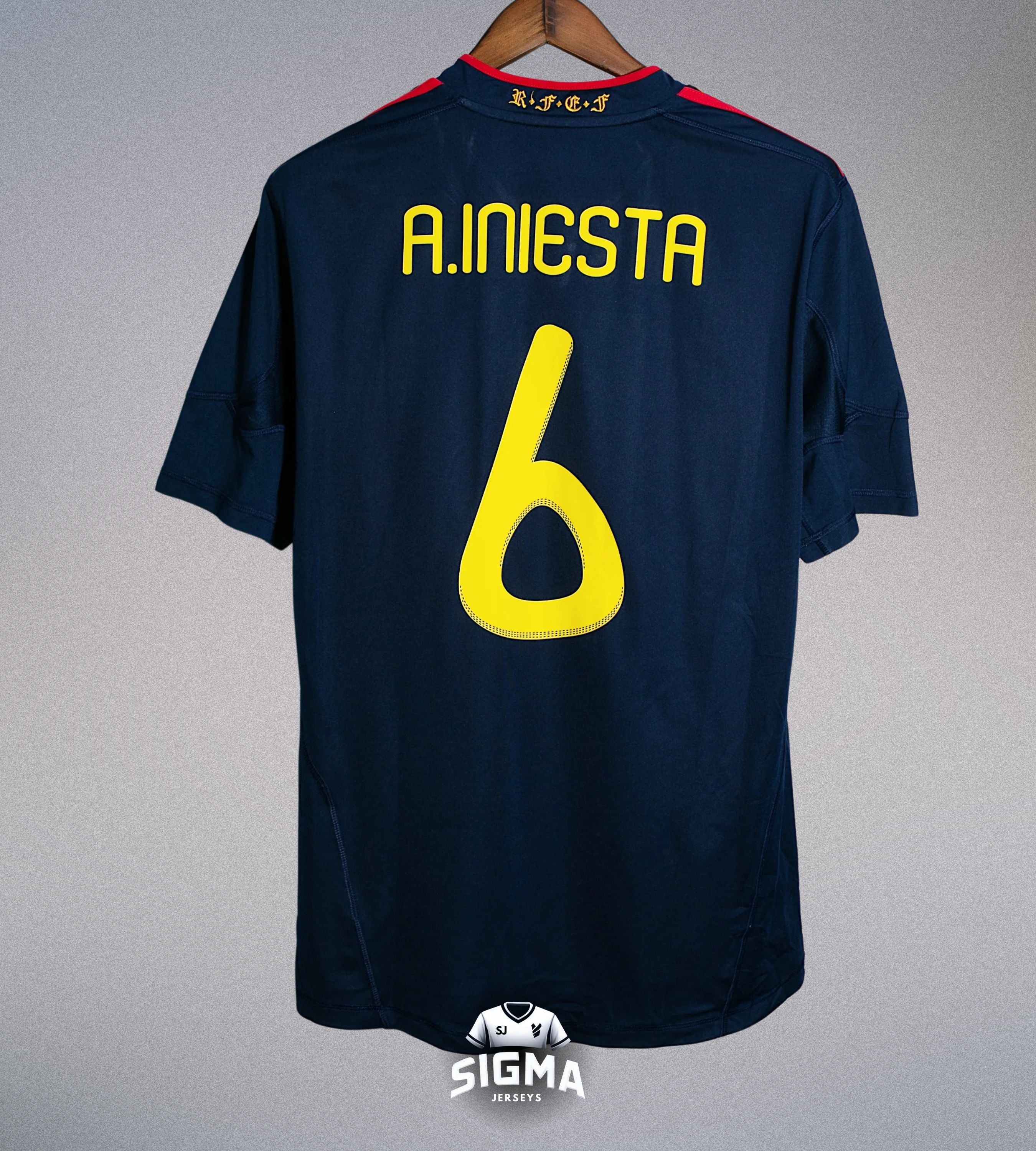 A.INIESTA #6, España Visitante 2010 – SIGMA JERSEYS